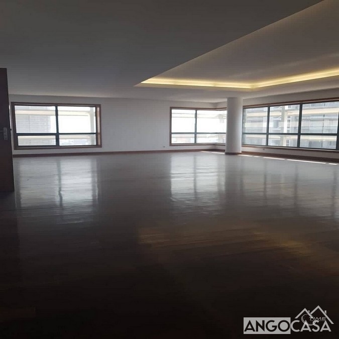Apartamento T4 em Edifício Escom (Kinaxixi) - Angocasa