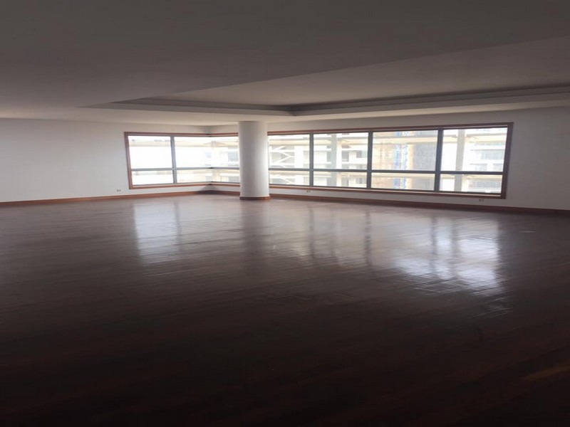 Apartamento T5 em Edifício ESCOM, Rua Marechal Brós Tito - Angocasa