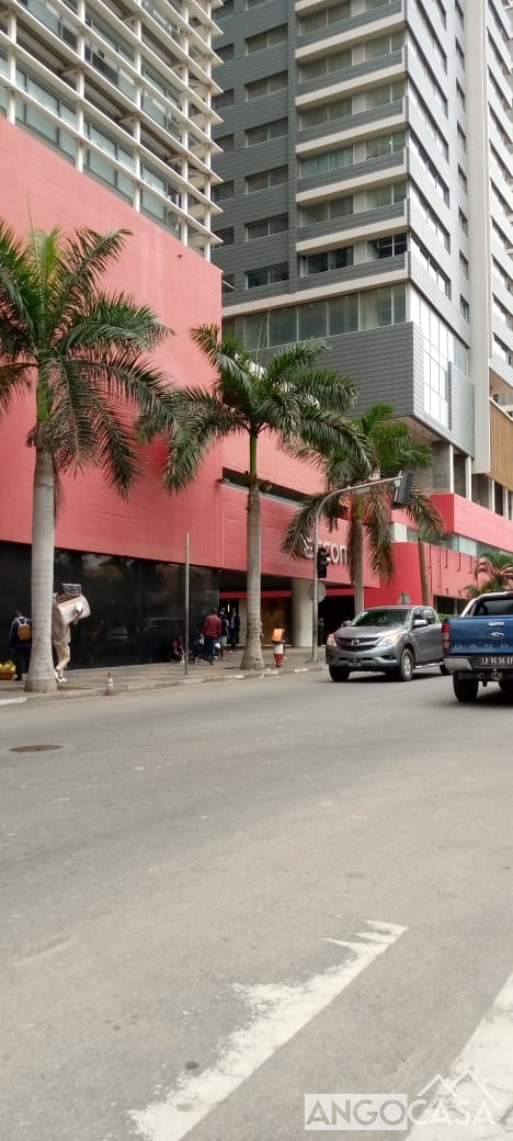 Apartamento T4 em Edifício da ESCOM (Cruzeiro) - Angocasa