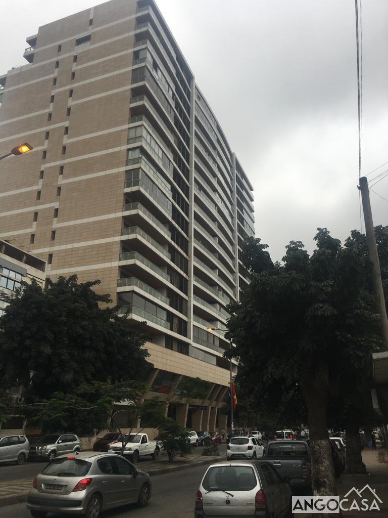 Apartamento T4 em Edifício Solar de Alvalade - Angocasa