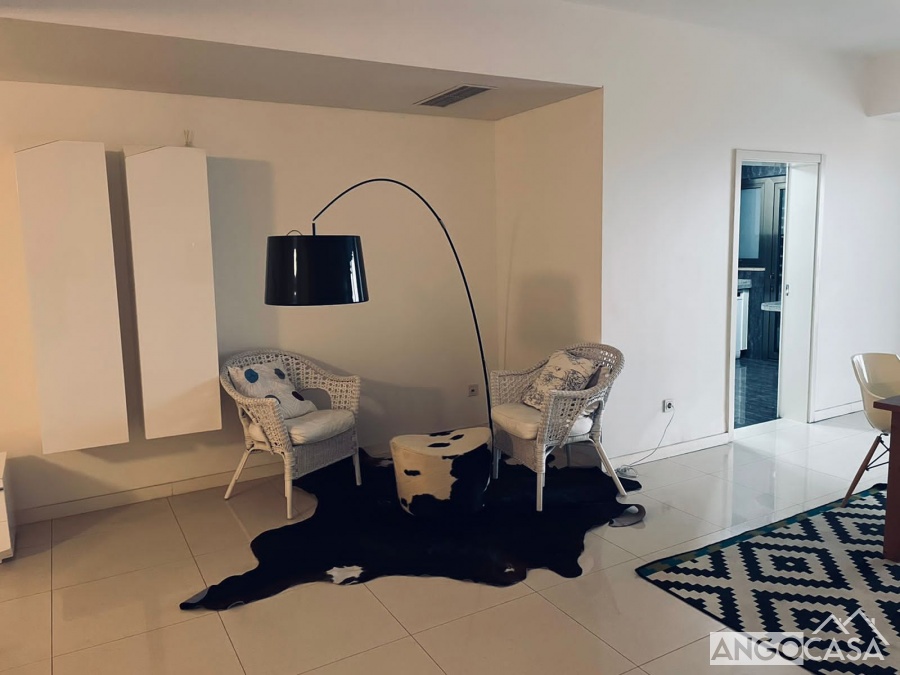 Apartamento T4 em Edifício Solar de Alvalade - Angocasa