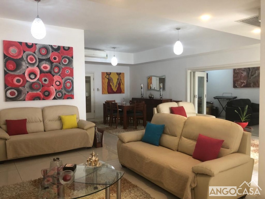 Apartamento T4 em Edifício Solar de Alvalade - Angocasa