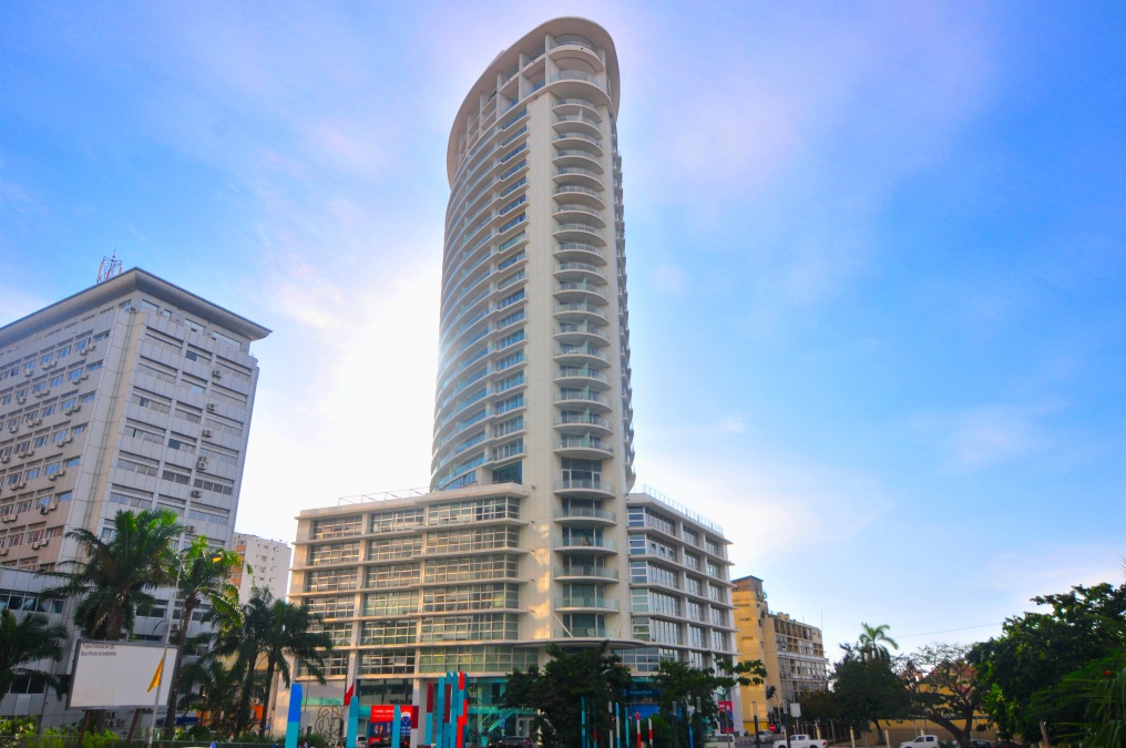 Escritório em Torre Ambiente (Ingombota) - Angocasa