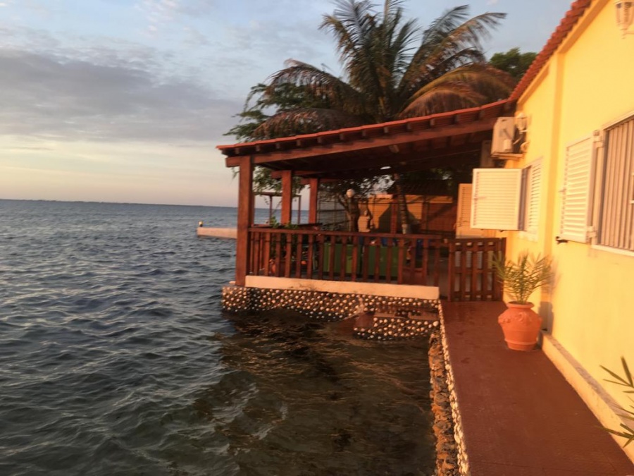 Vivenda V5 em Ramiro - Angocasa