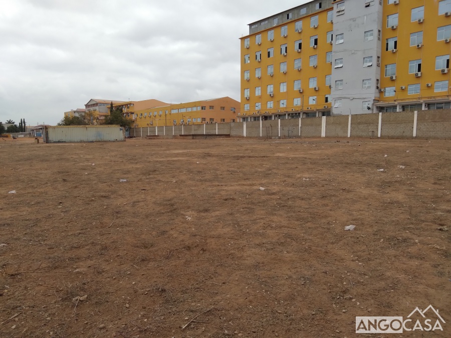 Terreno em Benfica (inclui Lar do Patriota) - Angocasa