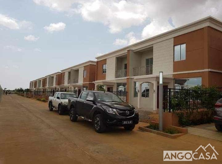 Vivenda V3 em Condomínio Kassama Residence (Via Expressa) - Angocasa