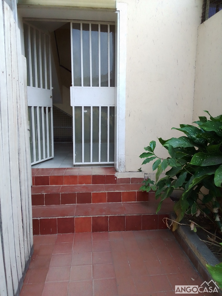 Vivenda V2 em Rua Comandante Silva (Maianga) - Angocasa