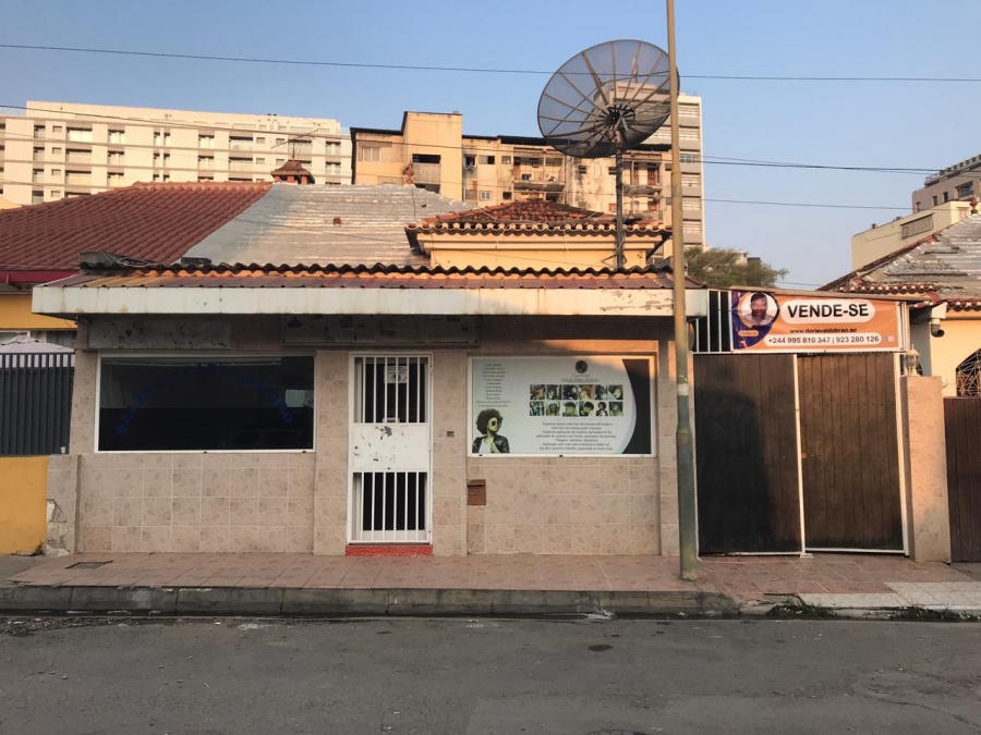 Vivenda V2 em Rua Travessa da Maianga - Angocasa