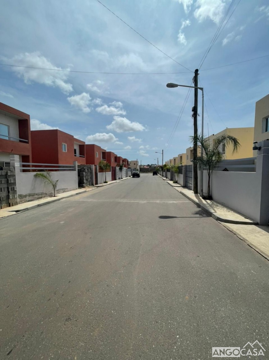 Vivenda V4 em Condomínio Villa Nostra - Angocasa