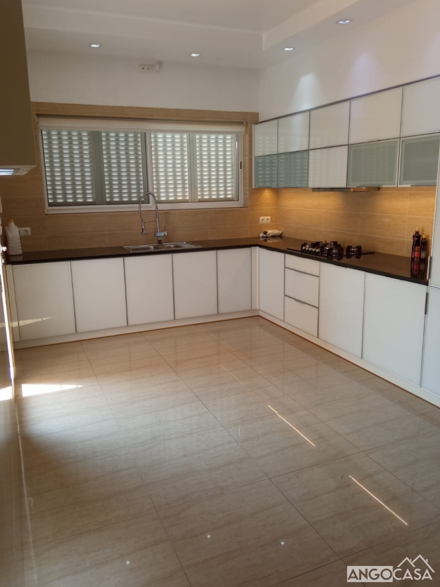 Vivenda V4 em Condomínio Infinity Residence - Angocasa