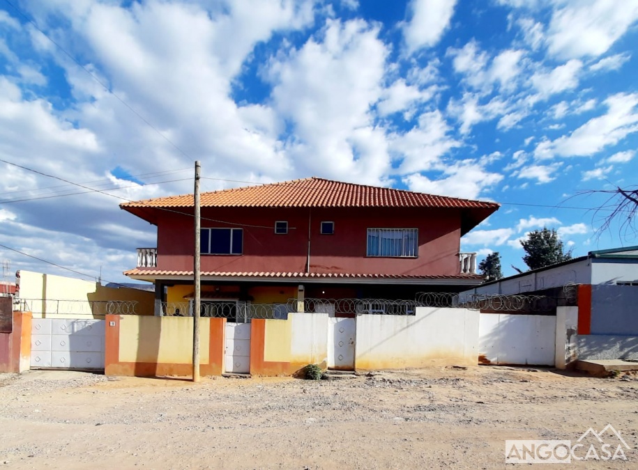 Vivenda V4 em Lubango - Angocasa