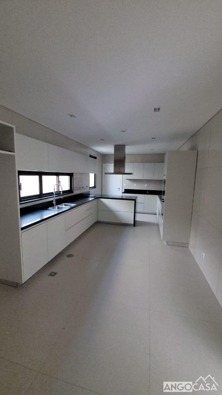 Vivenda V4 em Condomínio Malunga (Talatona) - Angocasa