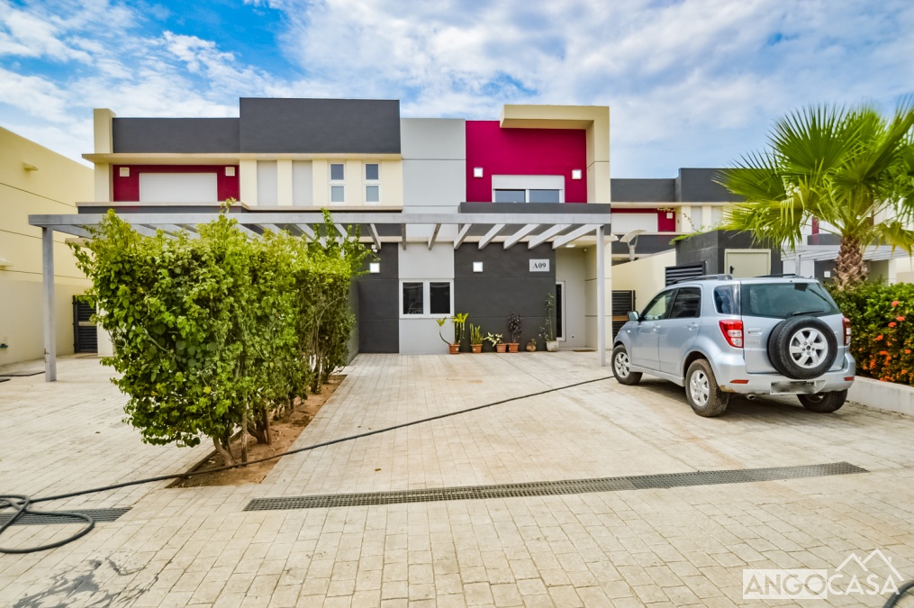 Vivenda V4 em Condomínio Infinity Residence II - Angocasa