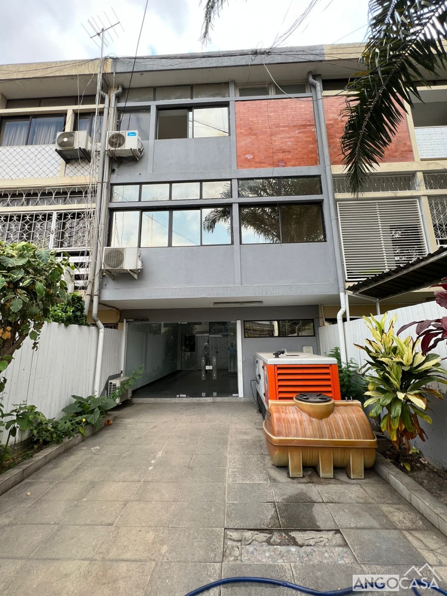 Vivenda V4 em Rua Padre Francisco Gouveia (Maianga) - Angocasa