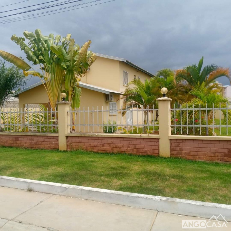 Vivenda V5 em Nova Vida - Golfe - Angocasa