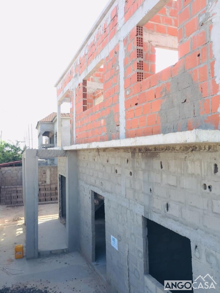 Vivenda V5 em Ramiro - Angocasa