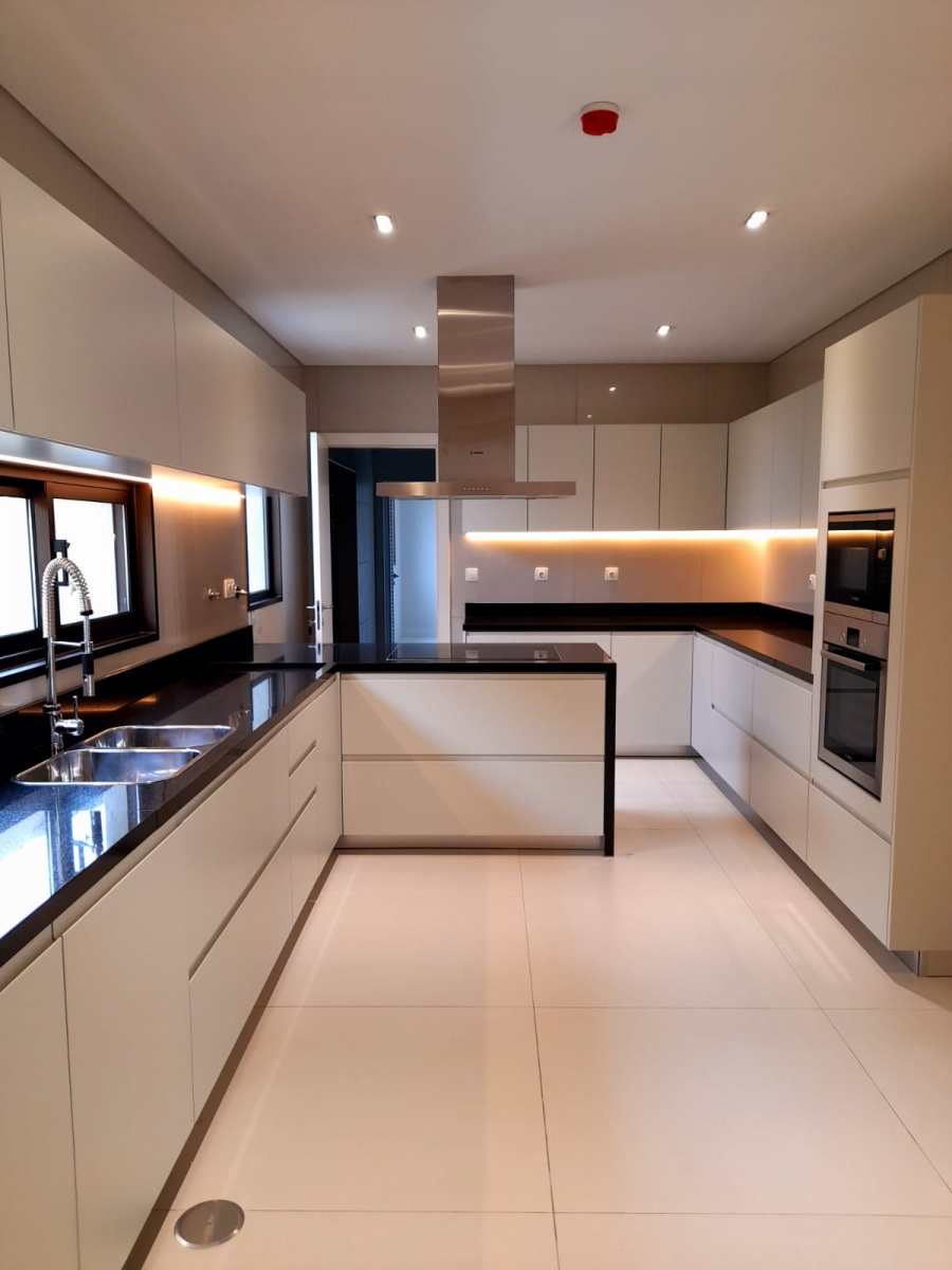 Vivenda V5 em Condomínio Malunga (Talatona) - Angocasa