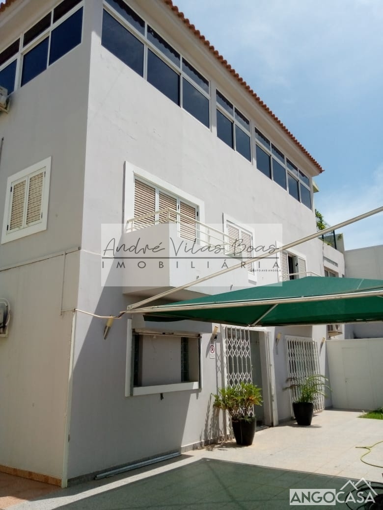 Vivenda V8 em Lar do Patriota - Angocasa